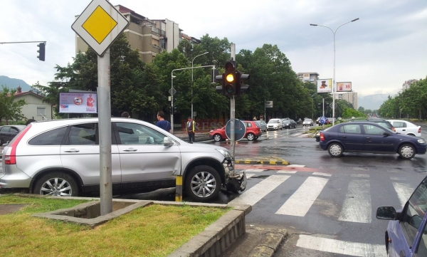 ФОТО Теренец заврши во семафор на Партизанска