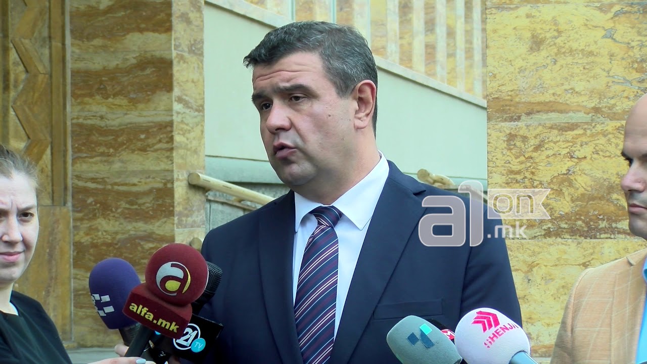 Мицевски повика итно да се донесат измените на Законот за патни исправи