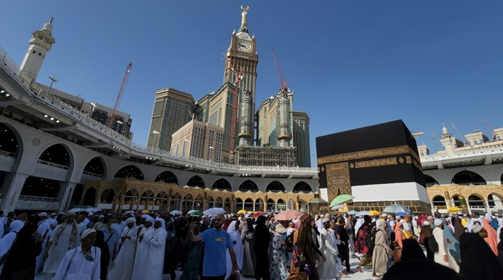 Саудиска Арабија уапси човек кој и го посвети аџилакот во Мека на ...