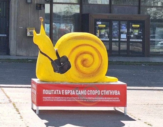 Македонска пошта заглавена во среден век - пратки се делат рачно ...