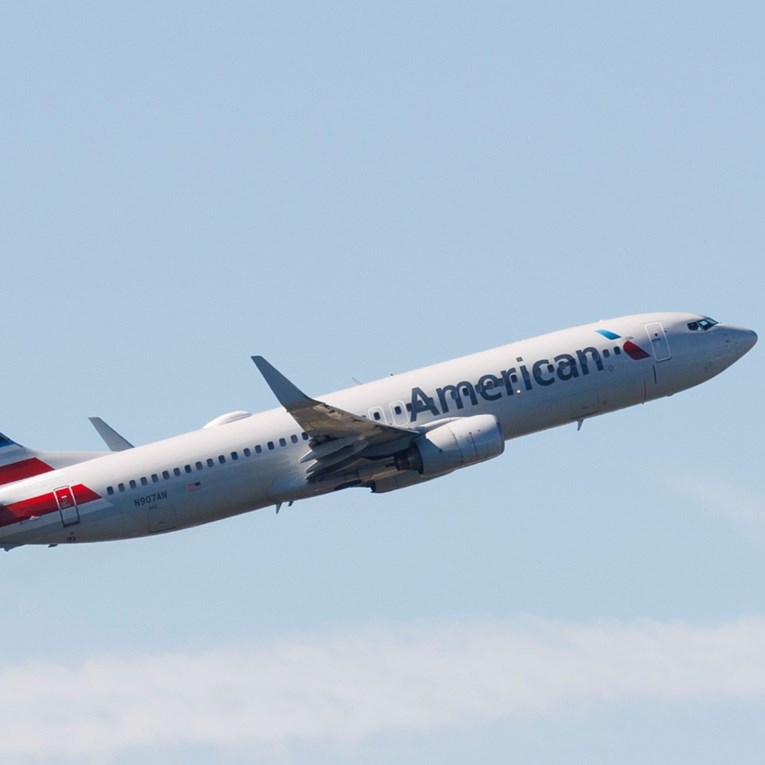 Aвион со 285 патници принудно слета во Рим поради закана за бомба