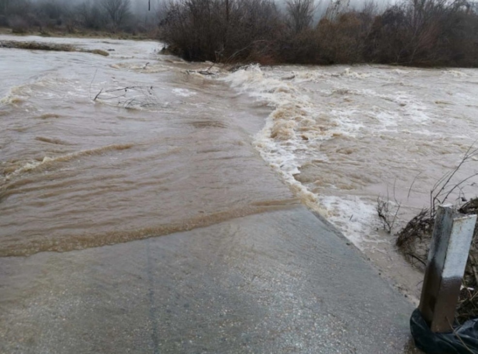 Зголемување на водостоите на реките, во Битолско одрон на пат и ...